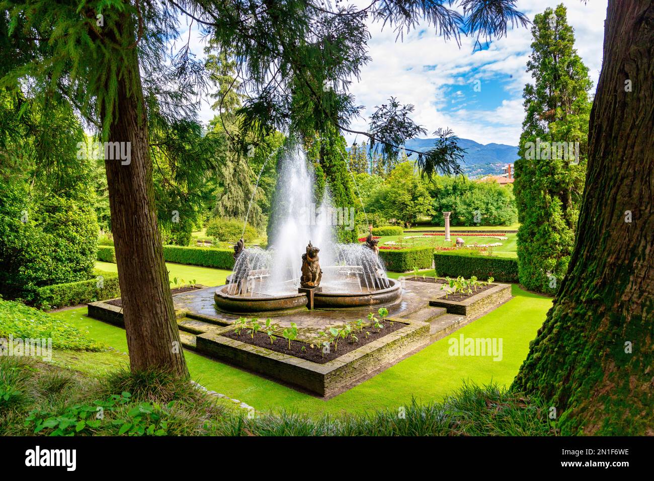 The botanical gardens of Villa Taranto, Pallanza, Lake Maggiore ...