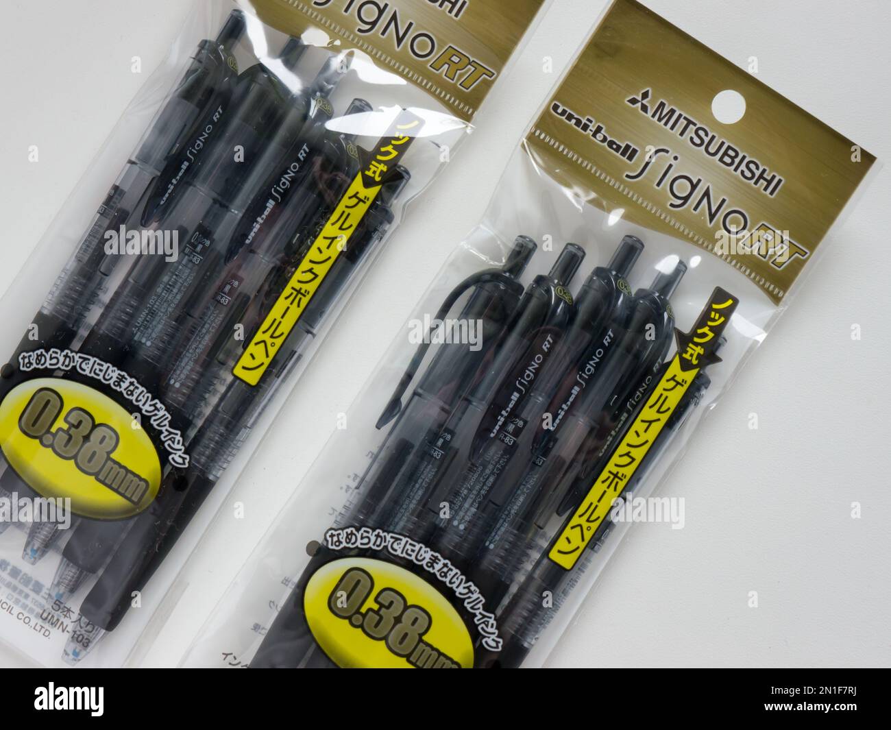 Signo pen hi-res stock photography and images - Alamy