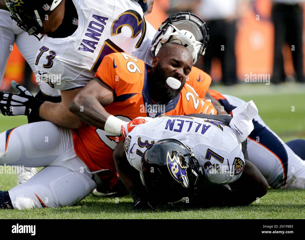 Denver Broncos defensive back Darian Stewart's helmet gets knocked off ...