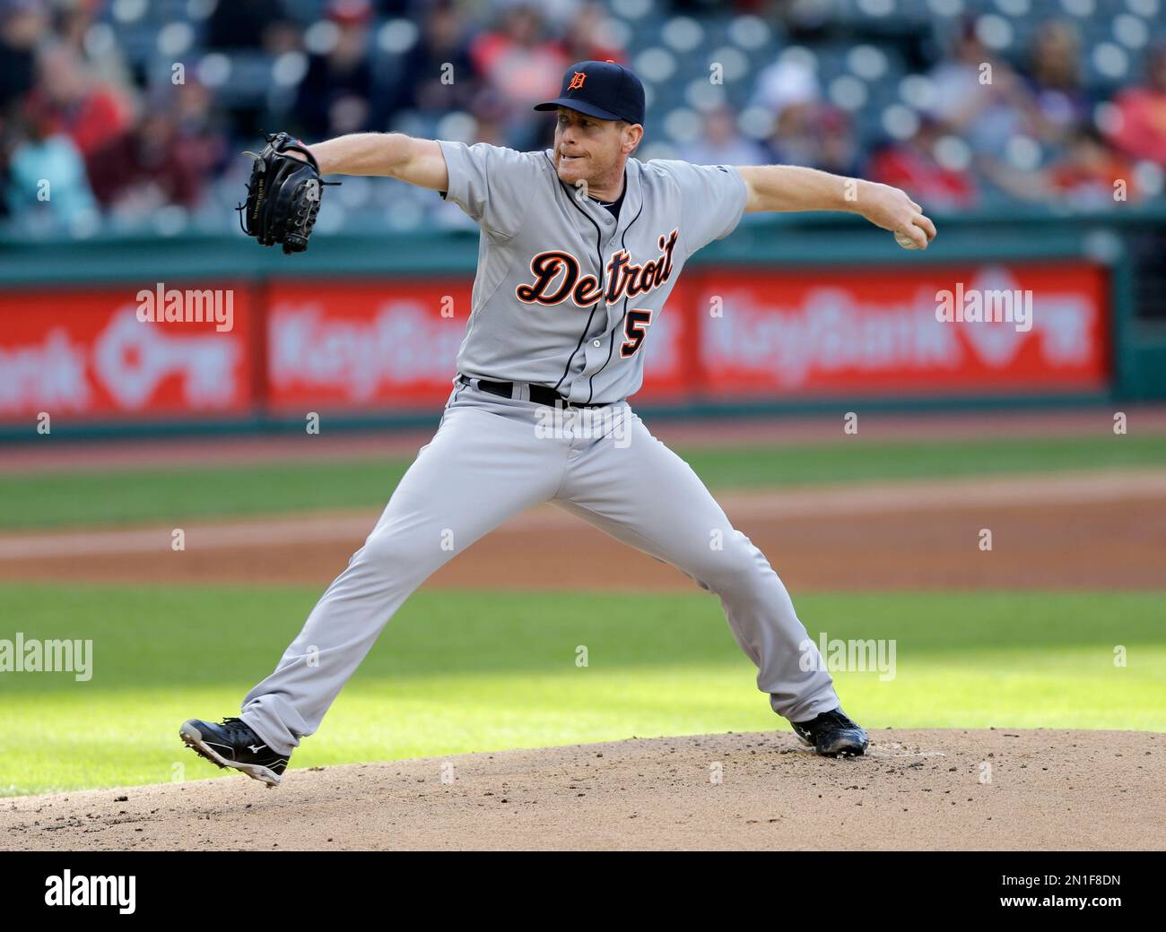 Detroit Tigers starting pitcher Randy Wolf delivers in the first inning ...