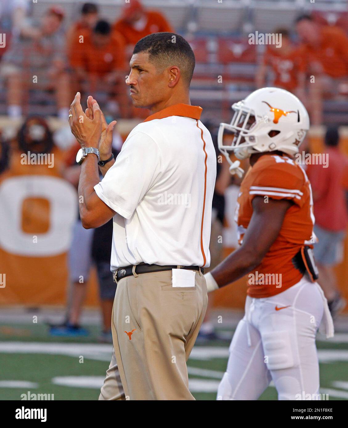 Texas offensive coordinator Jay Norvell watches warmups before the ...
