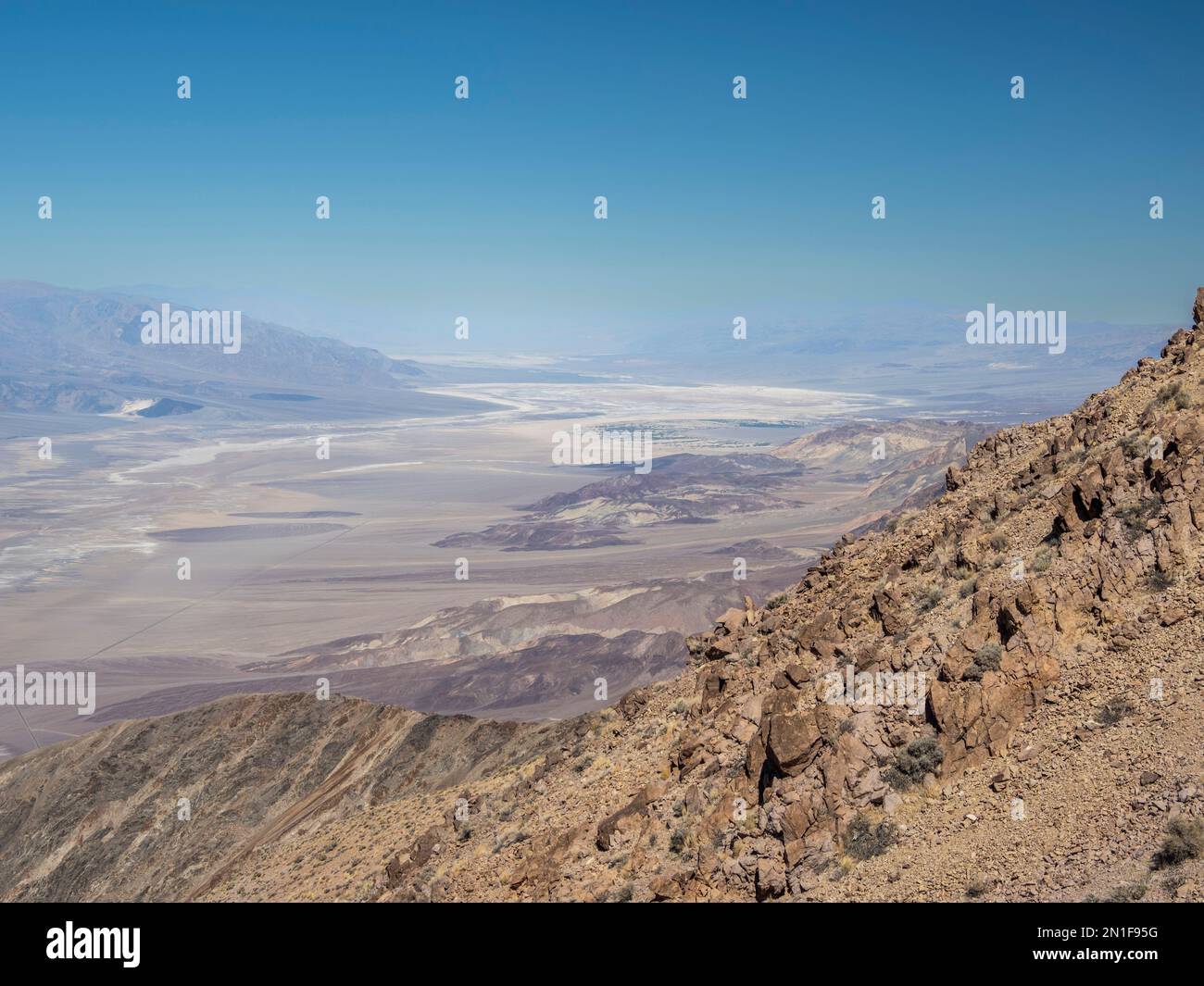 Looking north from Dante's View in Death Valley National Park ...