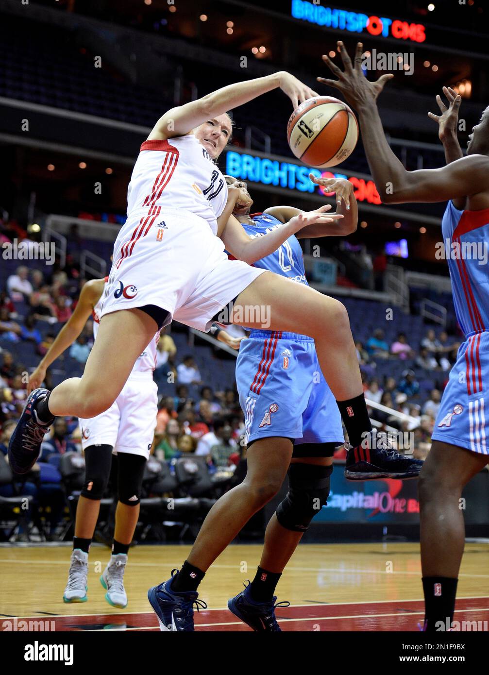 Washington Mystics forward Ally Malott (11) battles for the ball ...