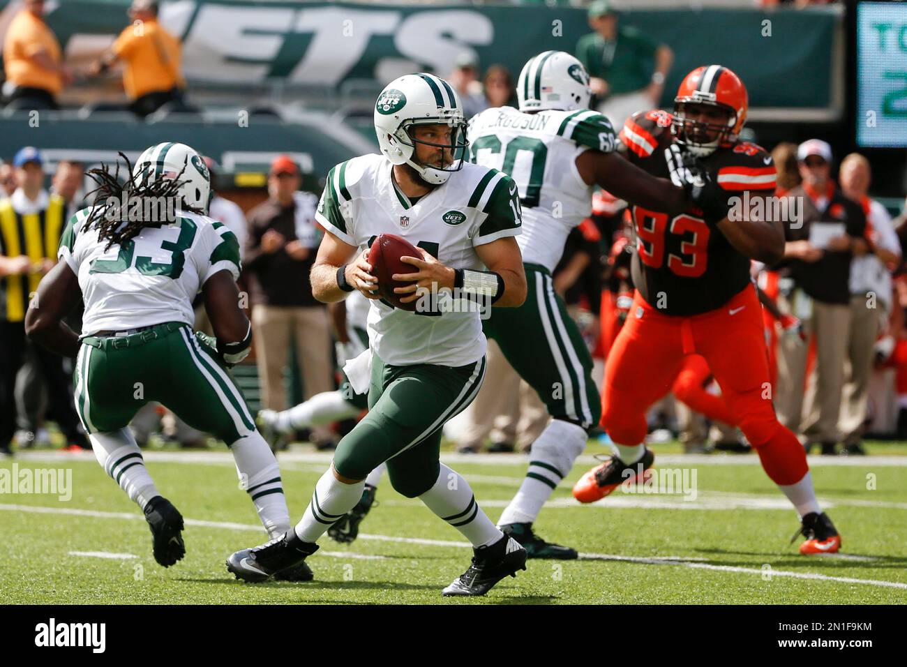 New York Jets quarterback Ryan Fitzpatrick (14) looks to pass as ...