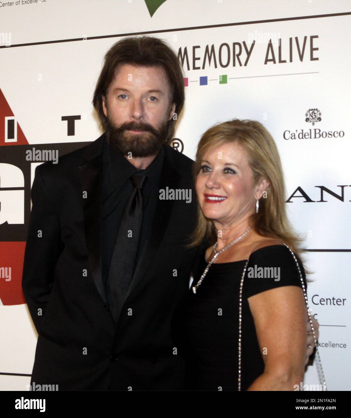 Country singer Ronnie Dunn, left, and his wife Janine pose for ...