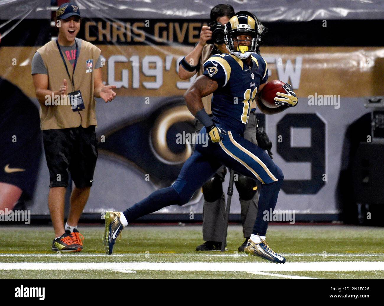 St. Louis Rams' Tavon Austin returns a punt 75-yards for a touchdown ...