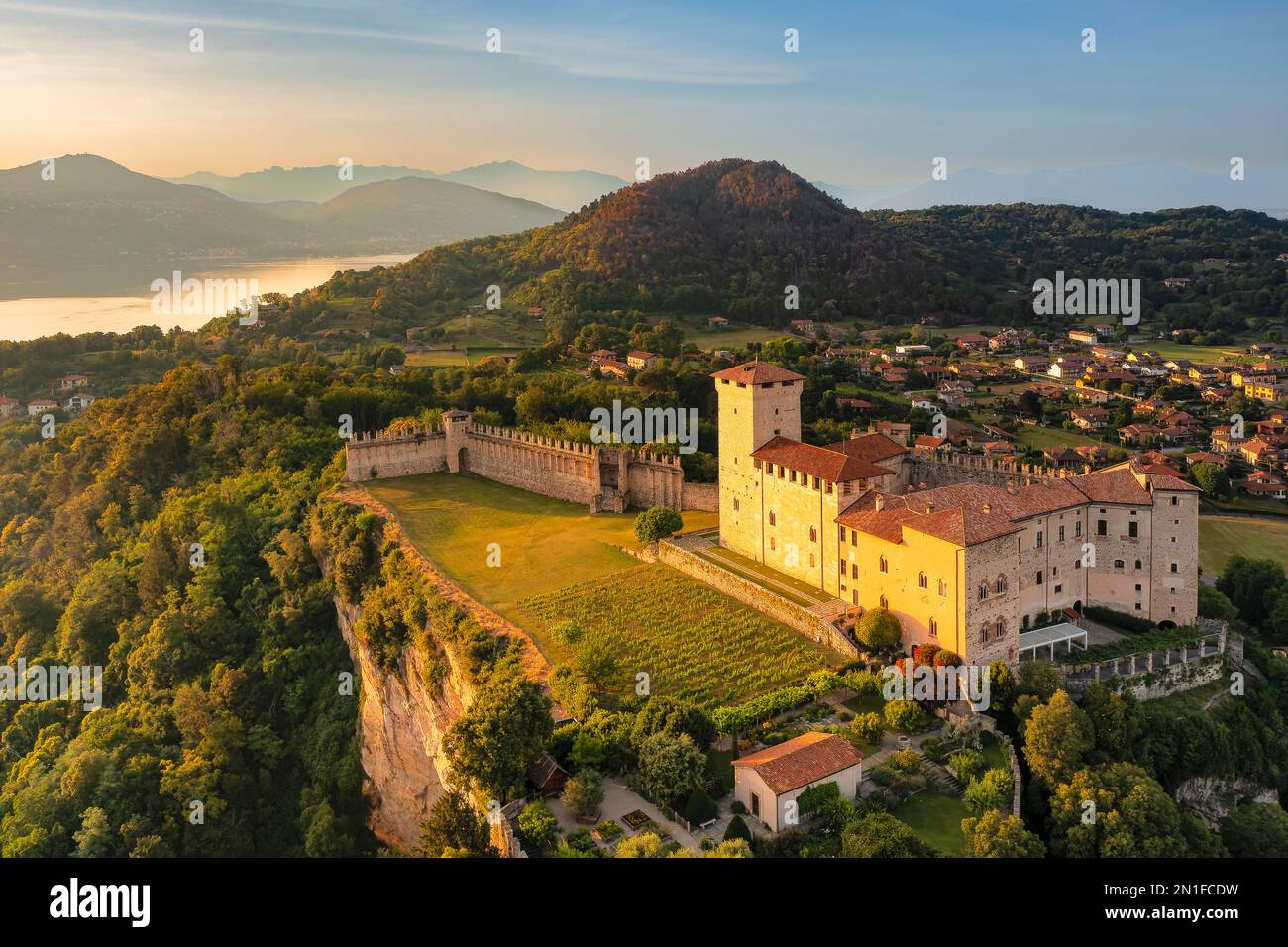 La rocca di angera hi-res stock photography and images - Alamy