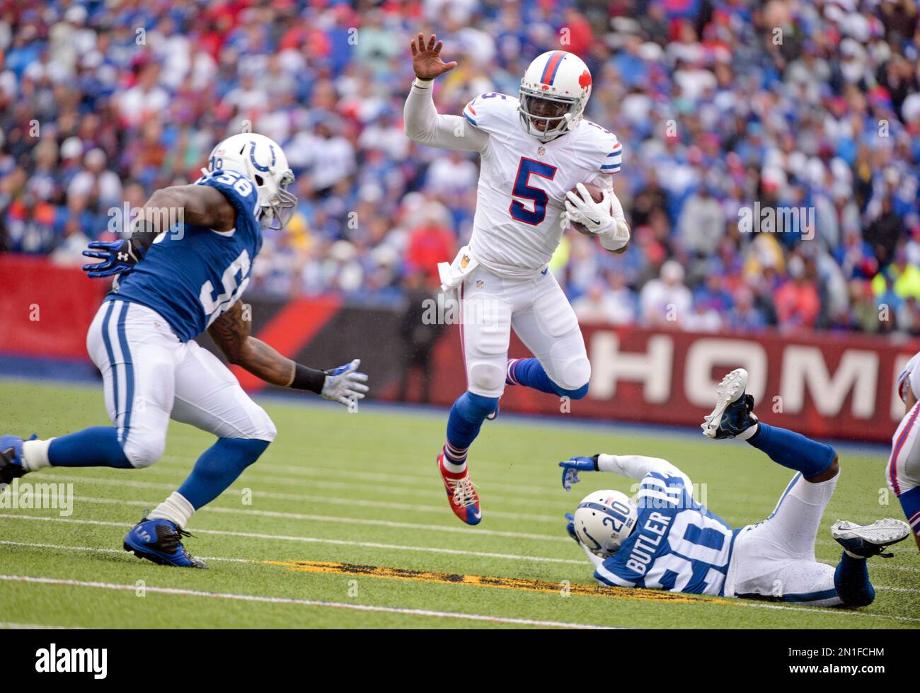 Buffalo Bills quarterback Tyrod Taylor (5) eludes Indianapolis Colts ...