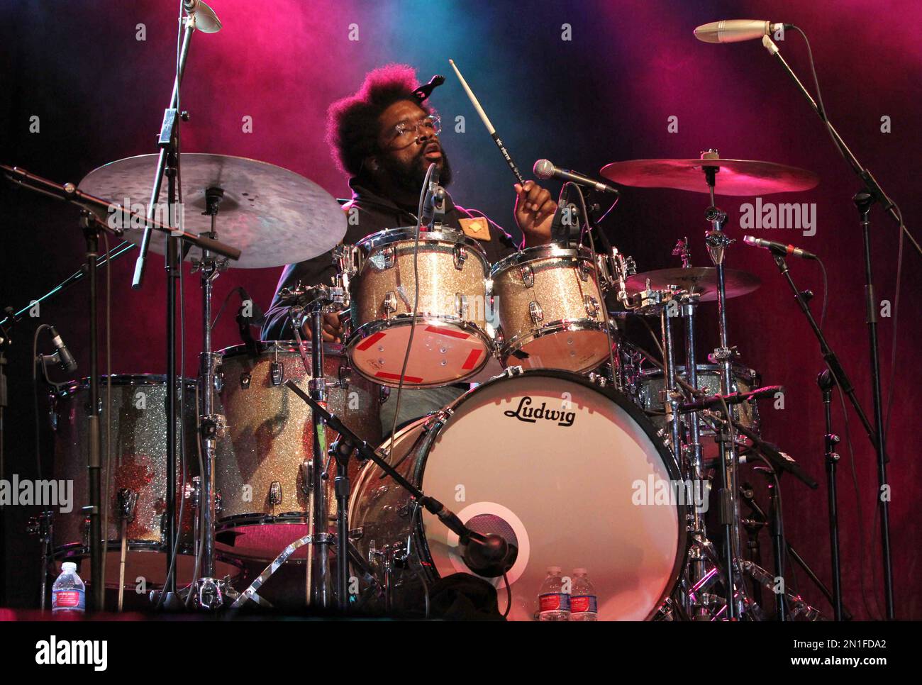 Questlove with The Roots perform during ONE Musicfest 2015 at Aaron's ...