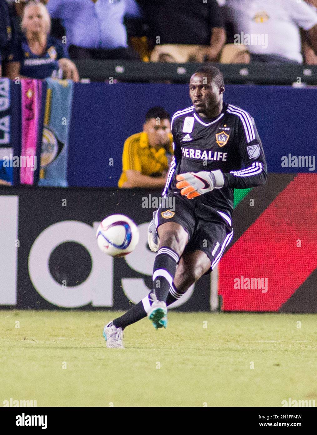 Los Angeles Galaxy goalkeeper Donovan Ricketts (1) in action during an ...