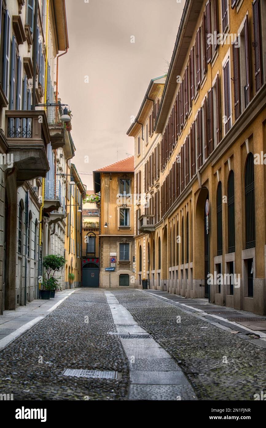 Italy milan old street hi-res stock photography and images - Alamy
