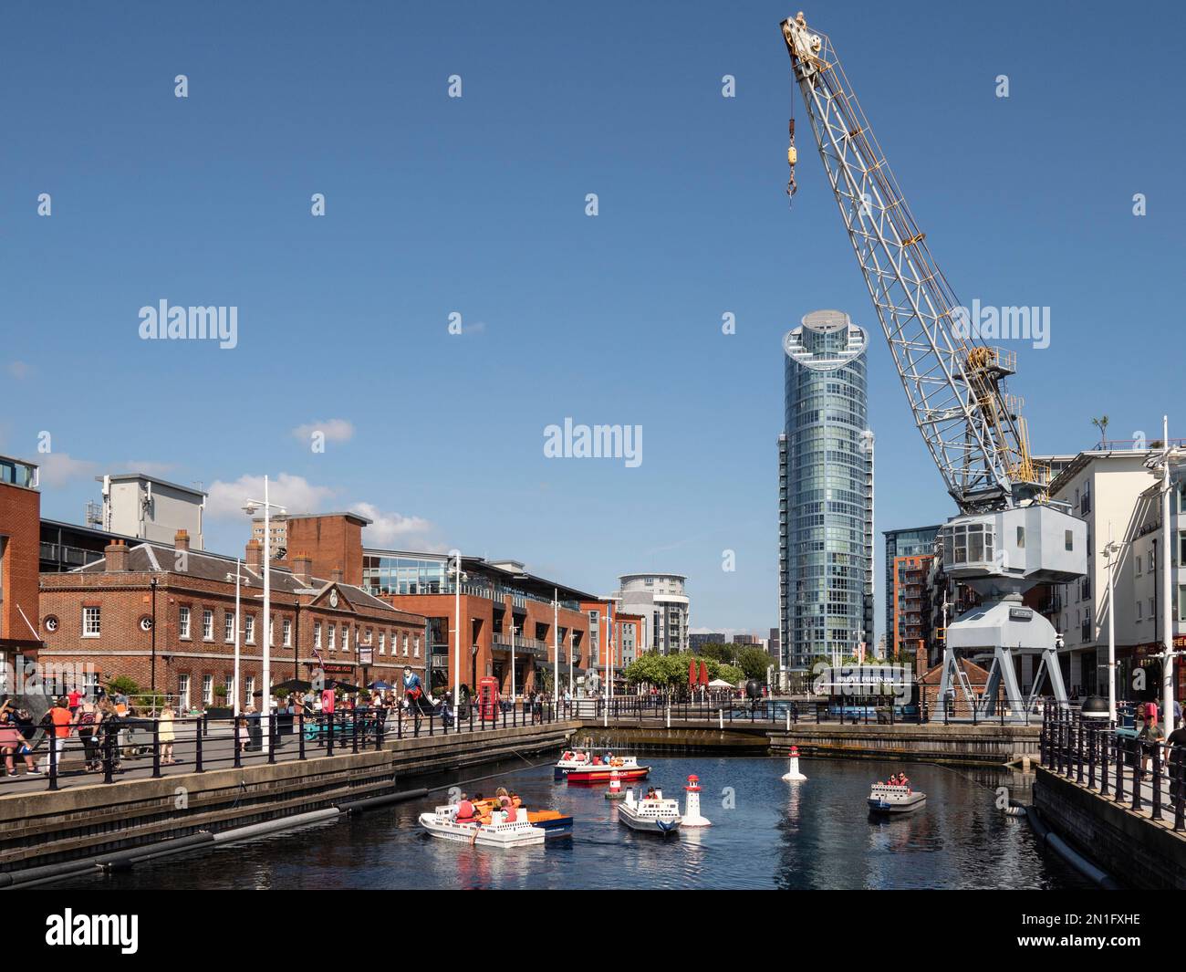 Dock crane hi-res stock photography and images - Alamy