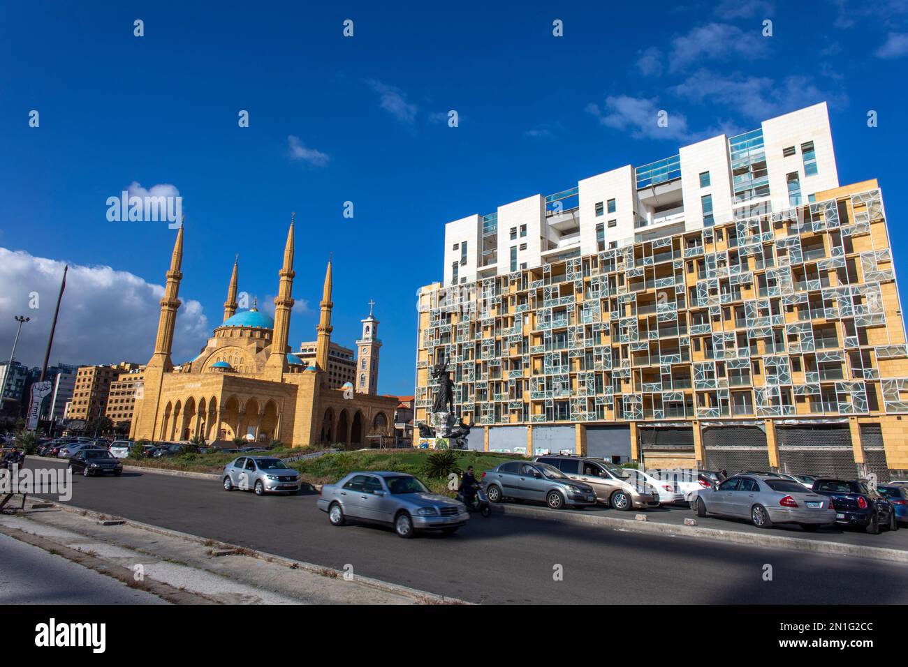 Mohammed al-Amine Sunni Mosque and neighboring building, Beirut ...