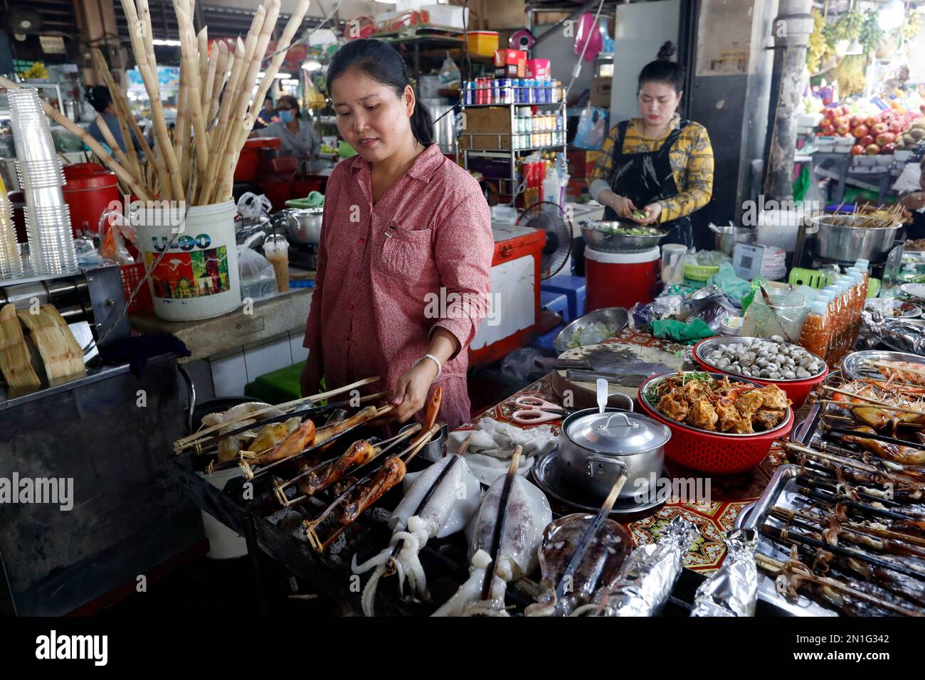 Grilled fish, Street food in central market, Phnom Penh, Cambodia ...