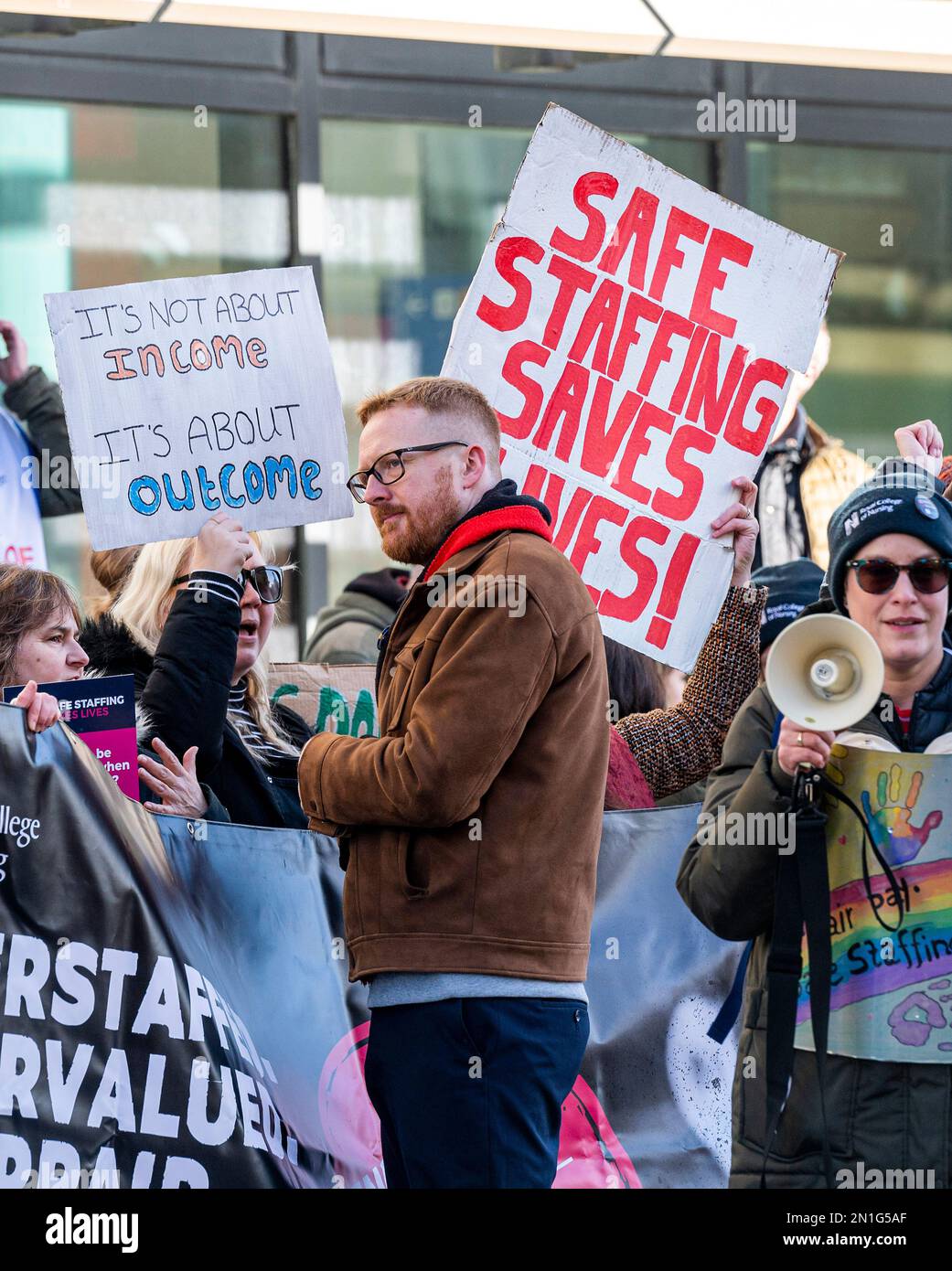 Lloyd russell moyle nurses strike hi-res stock photography and images ...