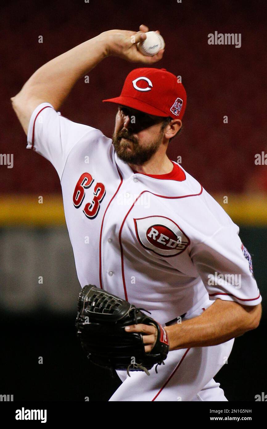 Cincinnati Reds relief pitcher Sam LeCure throws in the seventh inning ...