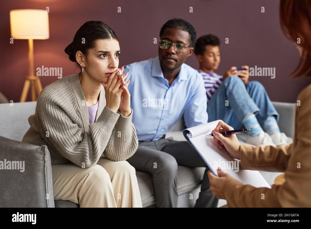 Woman and teenage son and worry hi-res stock photography and images - Alamy