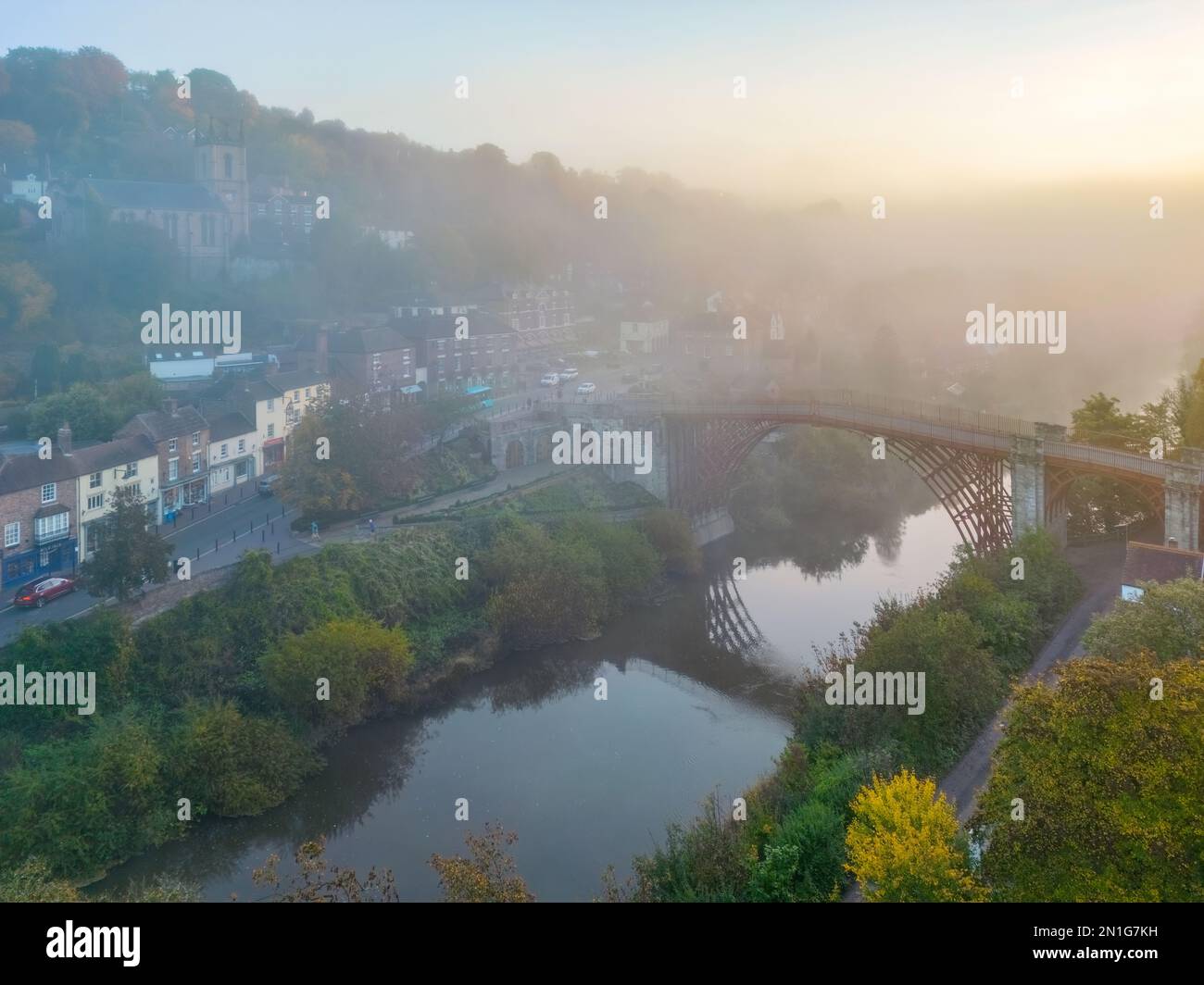 The Iron Bridge over the River Severn, Ironbridge Gorge, UNESCO World ...