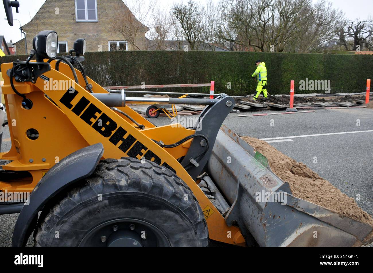 Kastrup/Copenhagen /Denmmark/06 Febraur 2023/Labour workers digging ...