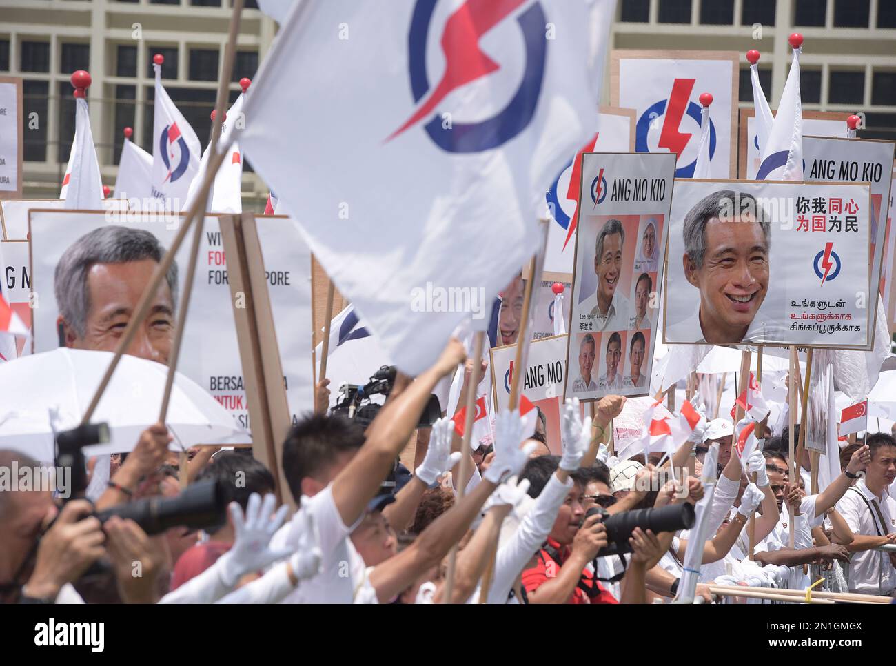Supporters of the ruling People's Action Party (PAP), cheer their party ...