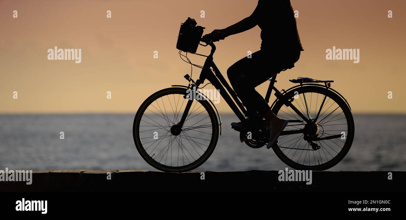 Silhouette tourist woman rides hi-res stock photography and images - Alamy