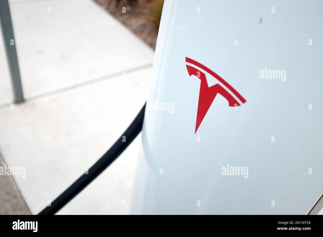 Tesla ev charger hi-res stock photography and images - Alamy