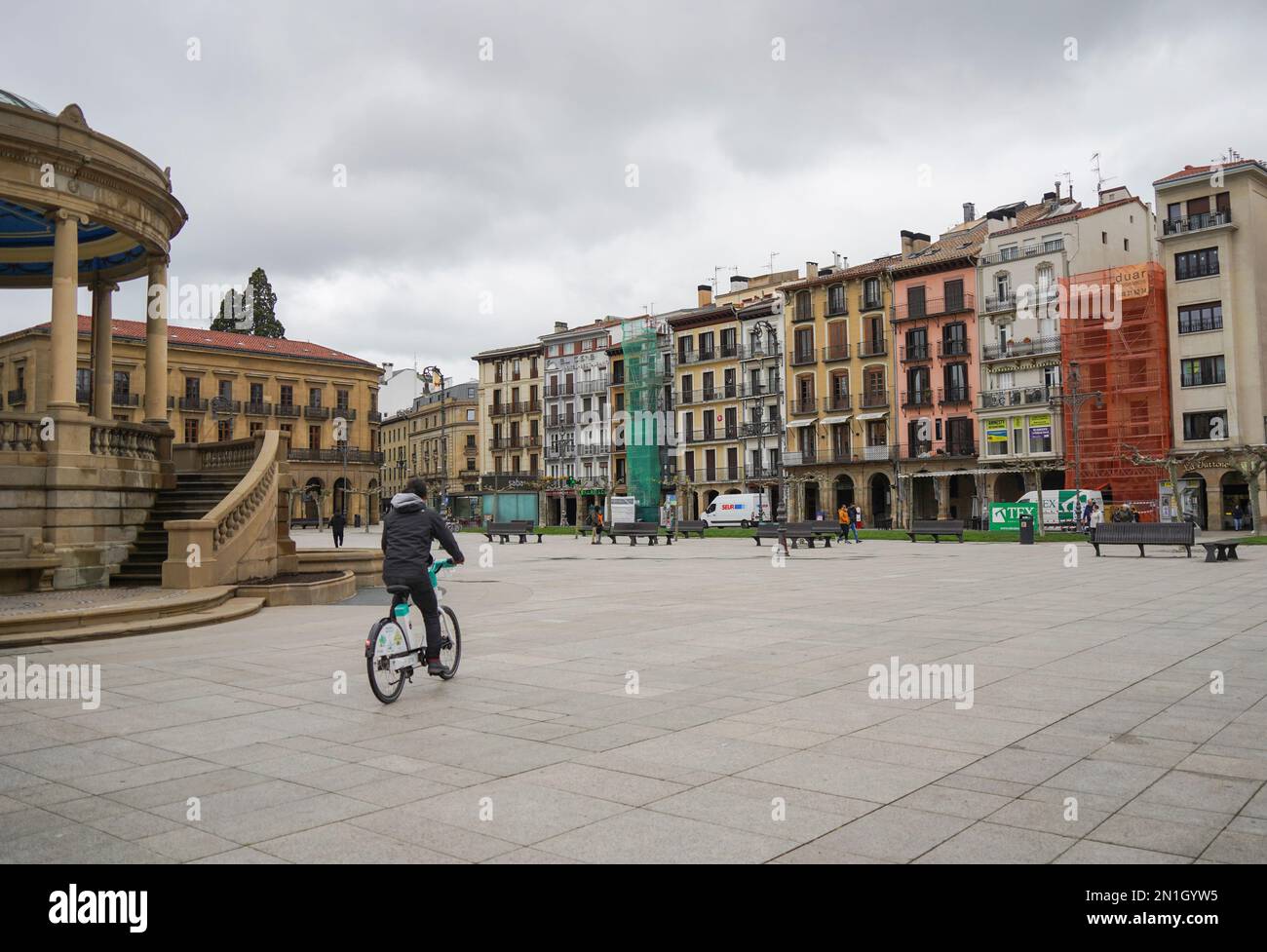 Plaza del Castillo square, town center with kiosk of Pamplona, Navarre ...