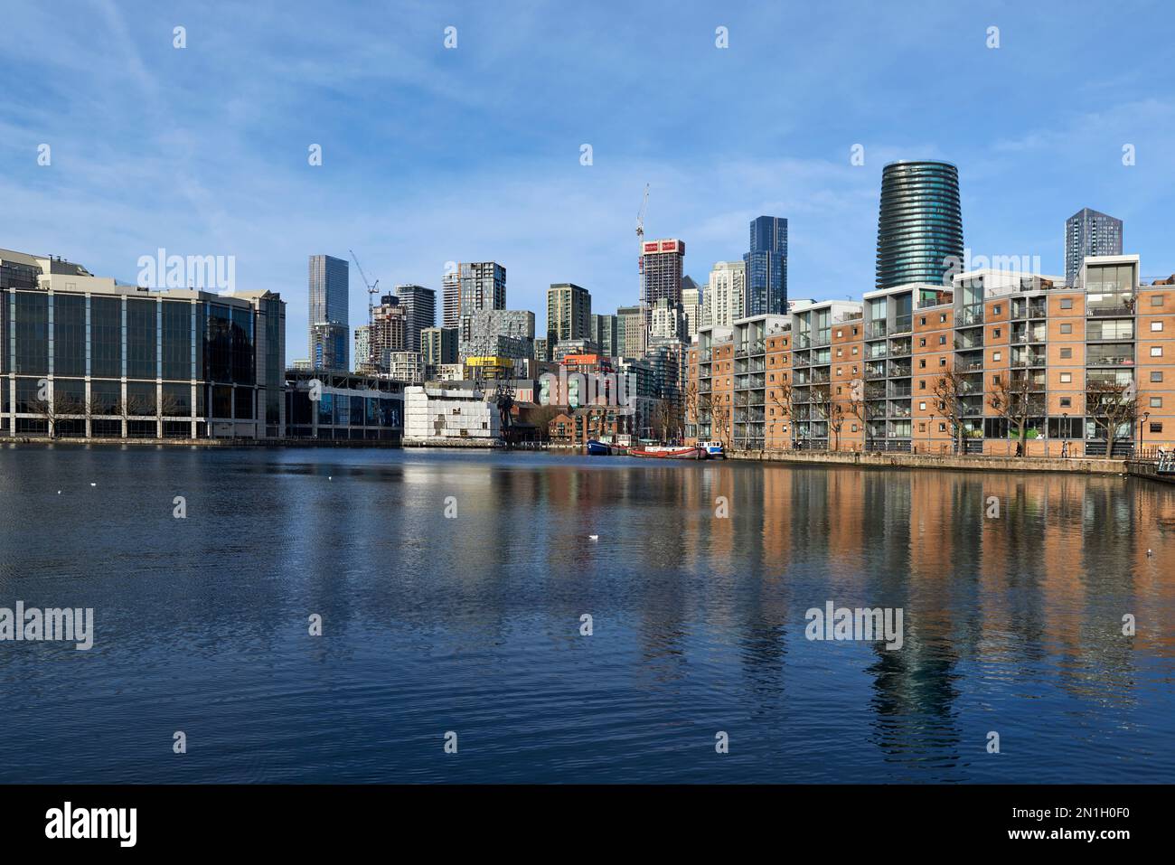 Millwall Outer Dock, London Docklands, UK, looking north Stock Photo ...