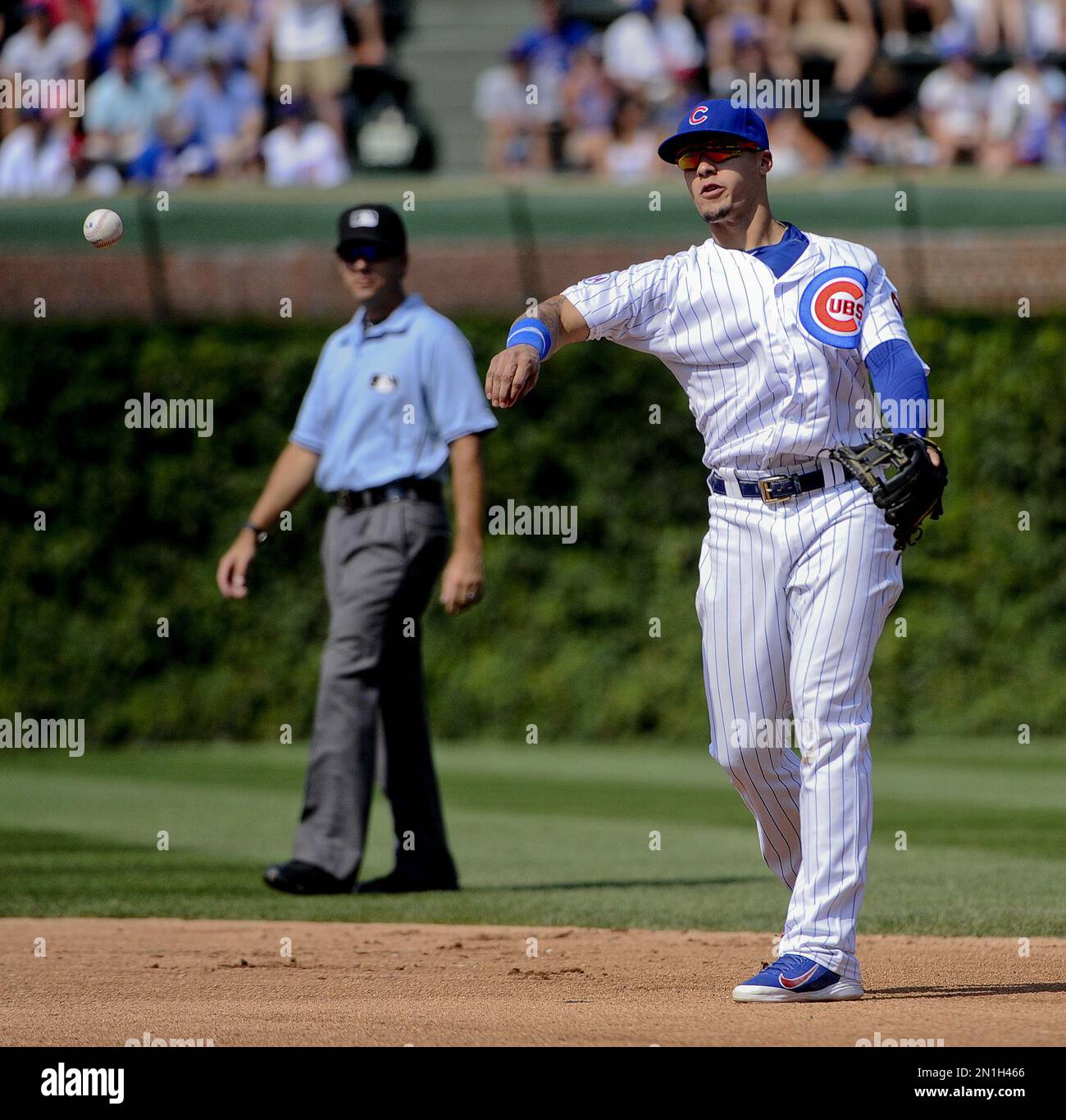Chicago Cubs second baseman Javier Baez (9) throws to first base during ...