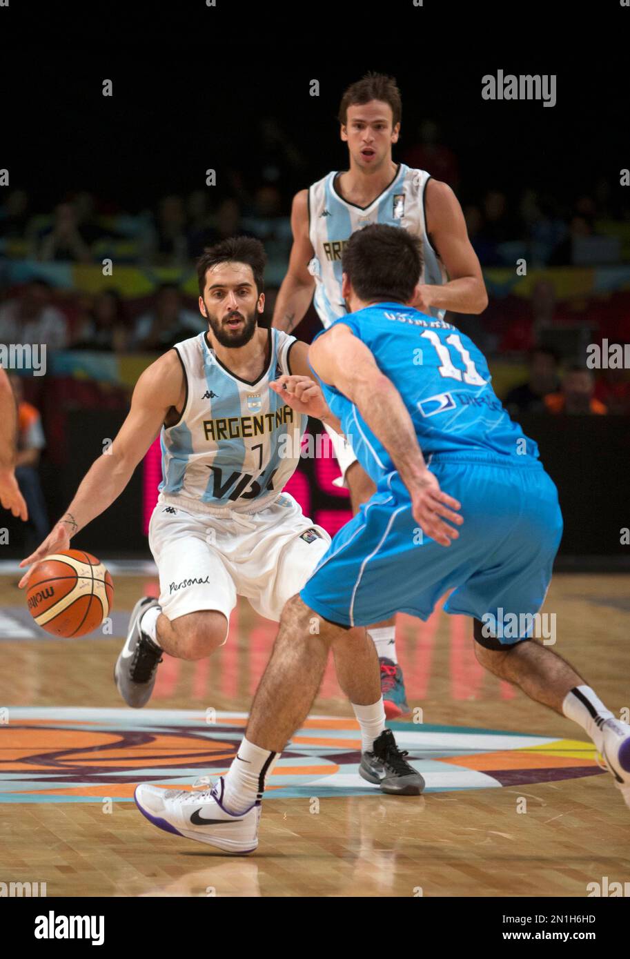 Argentina´s Facundo Campazzo, left, dribbles past Uruguay´s Martin ...
