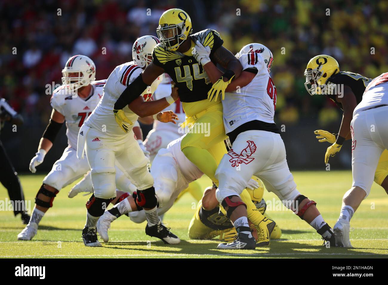 Oregon defensive lineman DeForest Buckner (44) breaks through the ...