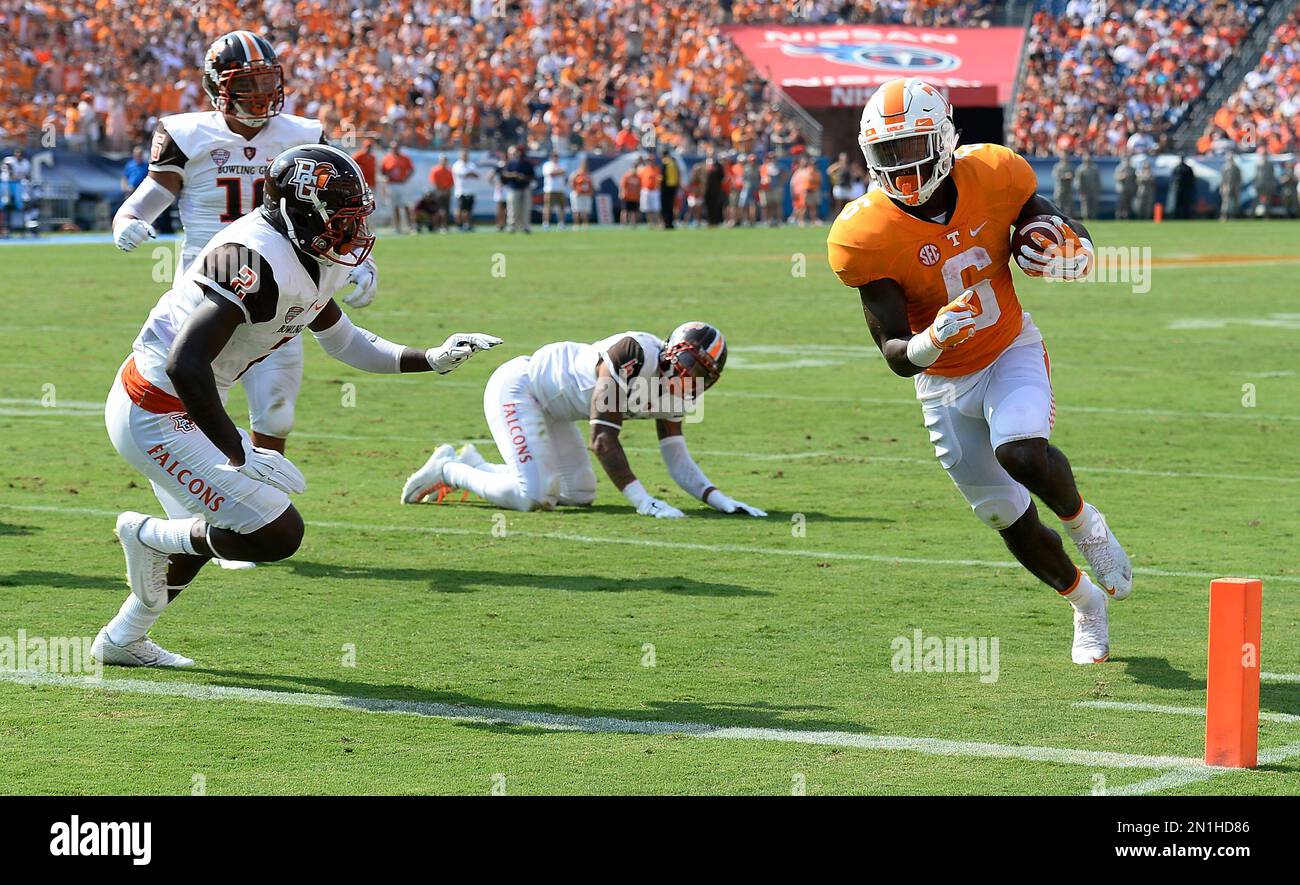 Tennessee running back Alvin Kamara (6) runs past Bowling Green ...