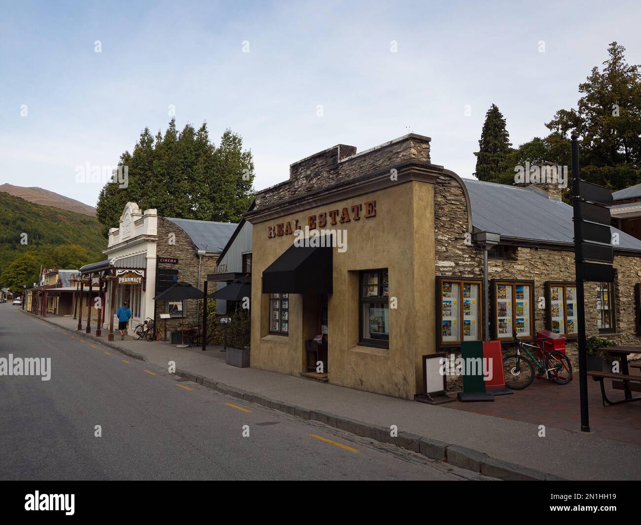 Old historical buildings in 19th century architecture town of Arrowtown ...