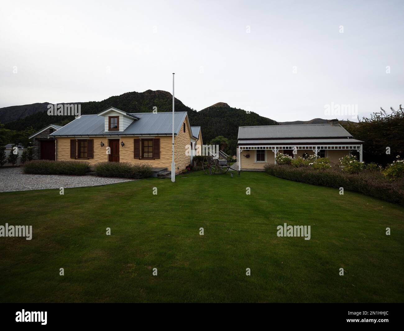 Old historical buildings in 19th century architecture town of Arrowtown ...
