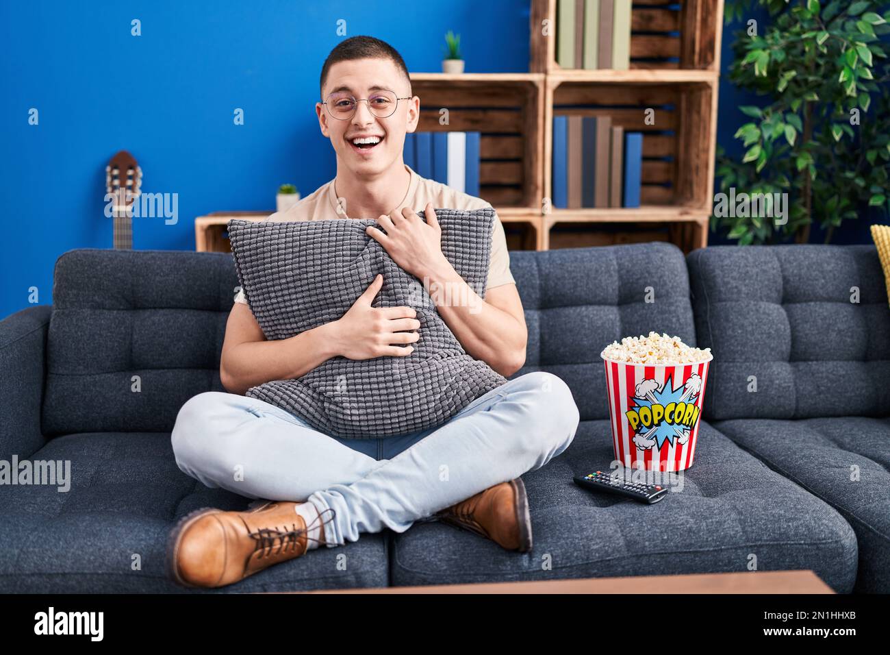 Laughing out loud movie hi-res stock photography and images - Alamy