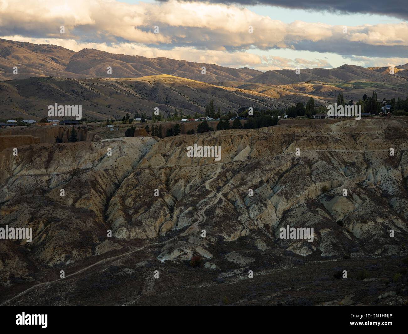Arid barren badland, wild west dry desert landscape of Bannockburn ...