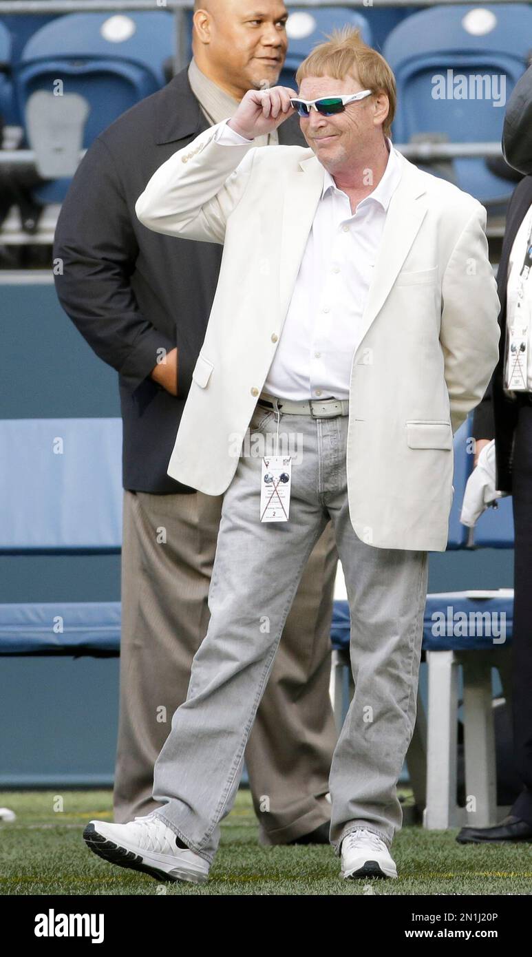 Oakland Raiders owner Mark Davis stands on the sidelines before a ...