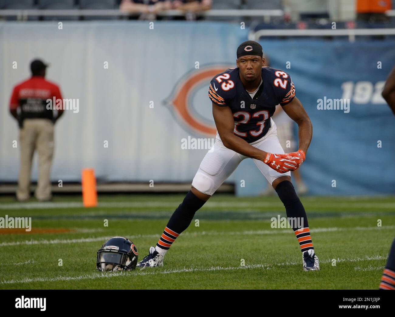 Chicago Bears cornerback Kyle Fuller (23) warms up before an NFL ...