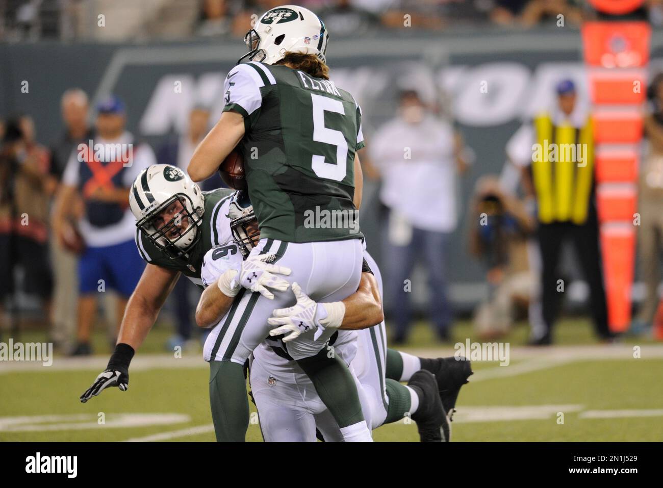 New York Jets tackle Brent Qvale (79) watches as Philadelphia Eagles ...