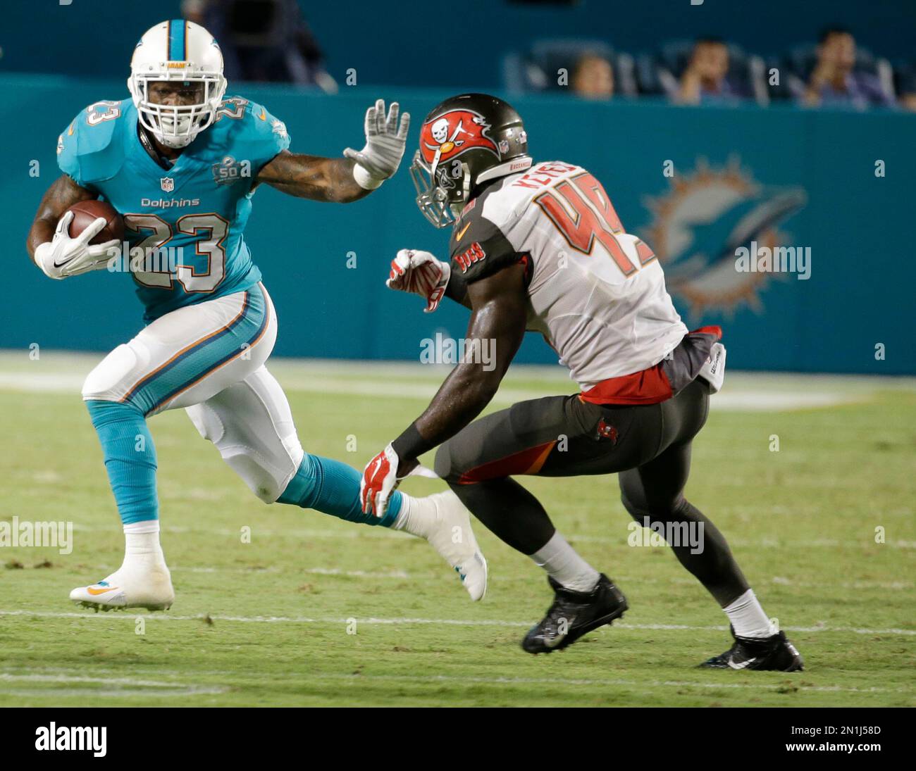 Miami Dolphins running back Mike Gillislee (23) runs the ball as Tampa ...
