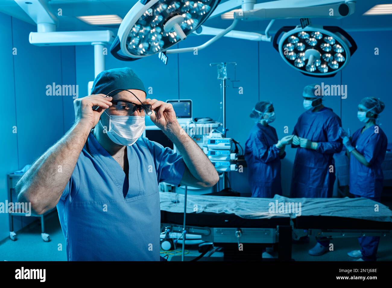 Operating room uniform hi-res stock photography and images - Alamy
