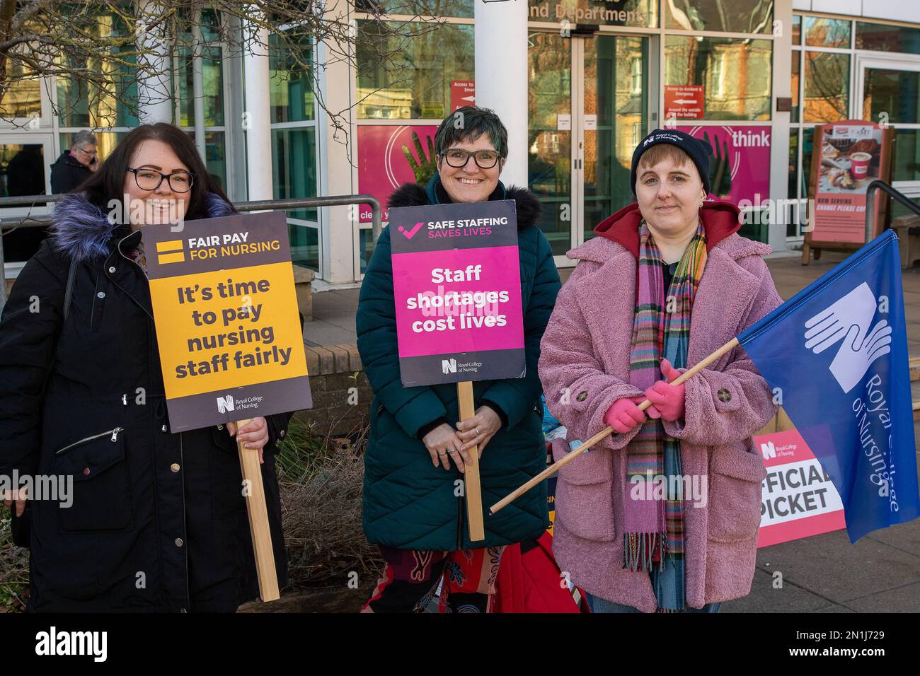 Reading, Berkshire, UK. 6th February, 2023. A nurses picket line ...