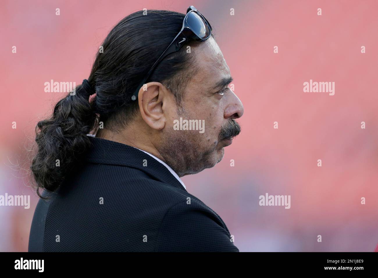 Jacksonville Jaguars owner Shahid Khan watches the teams warm up before ...