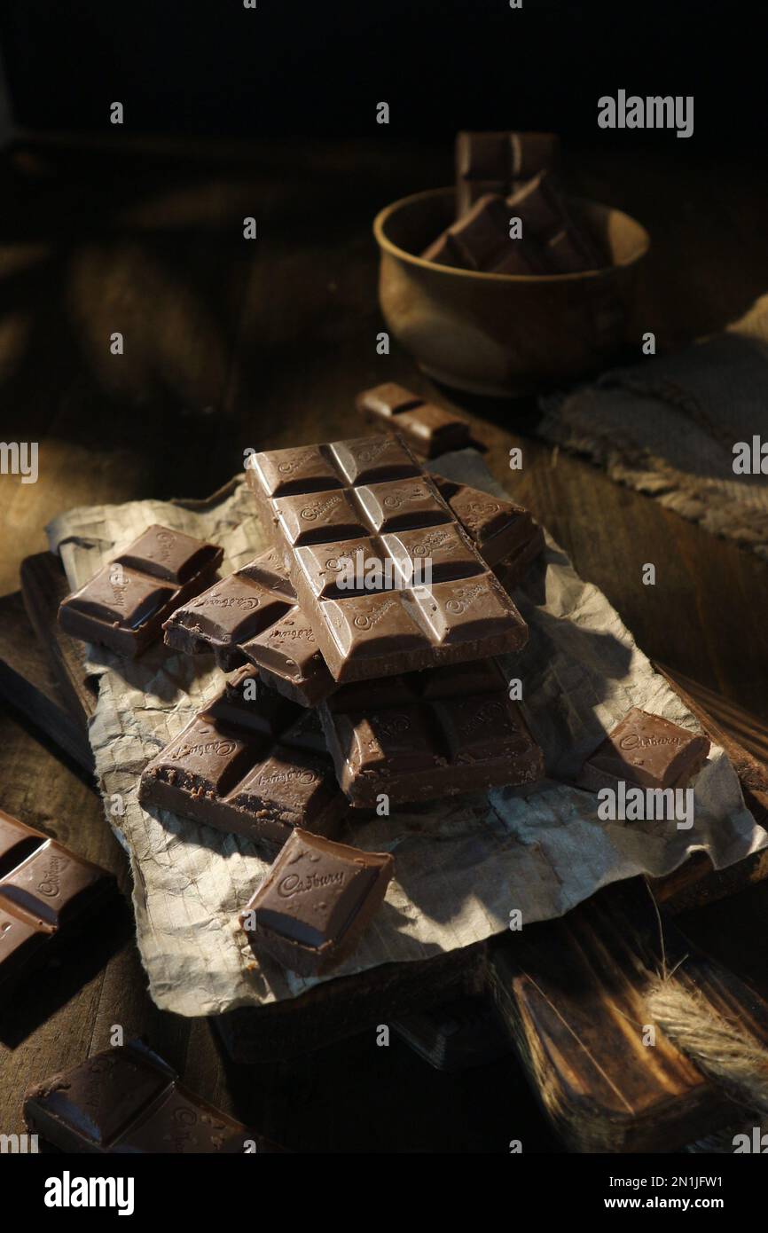 Pile of chocolate bars hi-res stock photography and images - Alamy