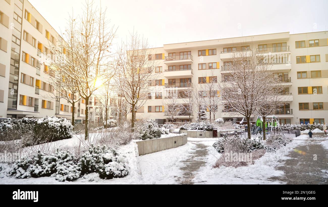 Snowfall winter modern building hi-res stock photography and images - Alamy