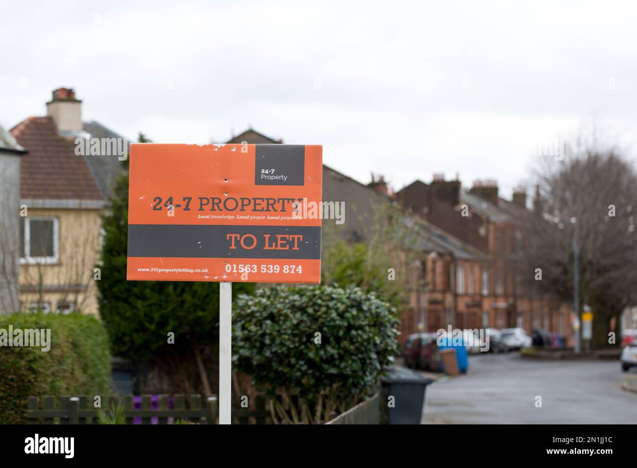 Estate agent boards hi-res stock photography and images - Alamy