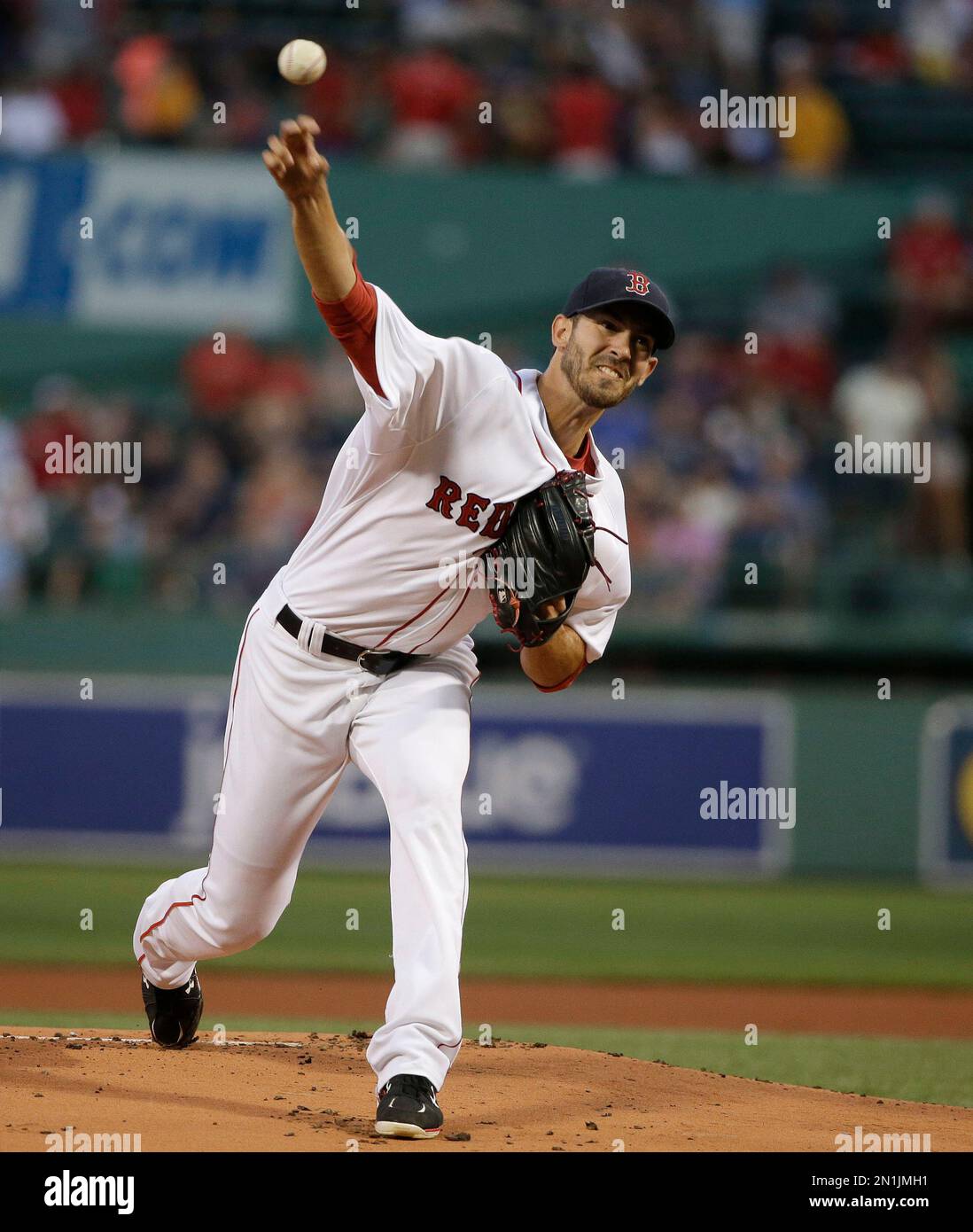 Boston Red Sox starting pitcher Rick Porcello delivers a pitch against ...