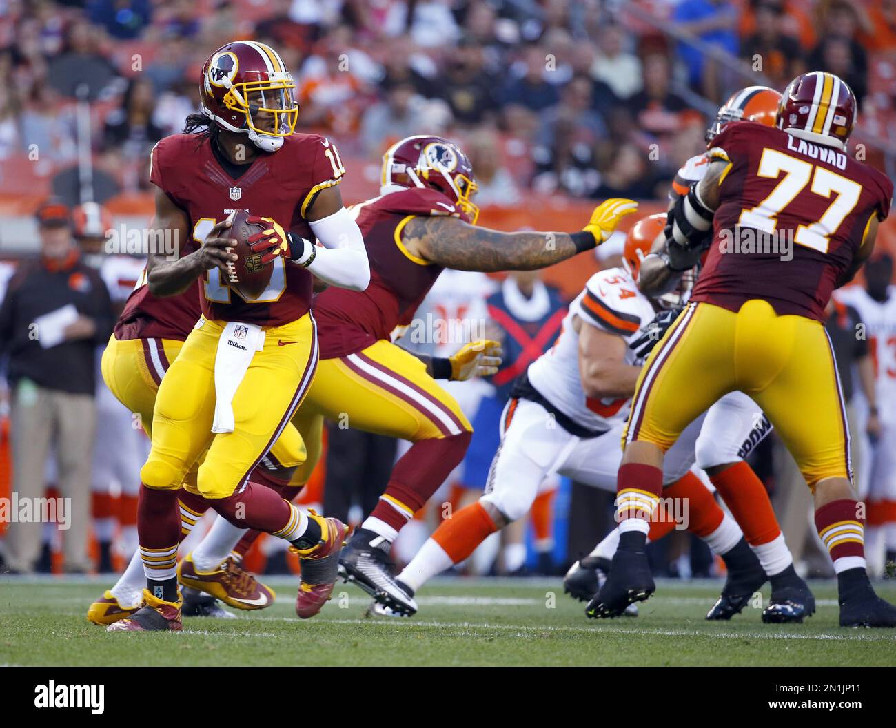 Washington Redskins quarterback Robert Griffin III (10) looks to pass ...