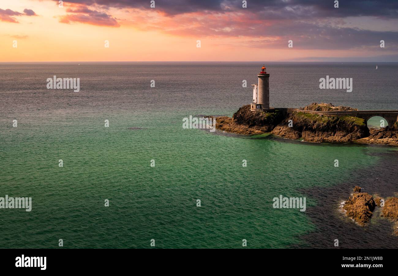 Lighthouse at golden hour hi-res stock photography and images - Alamy