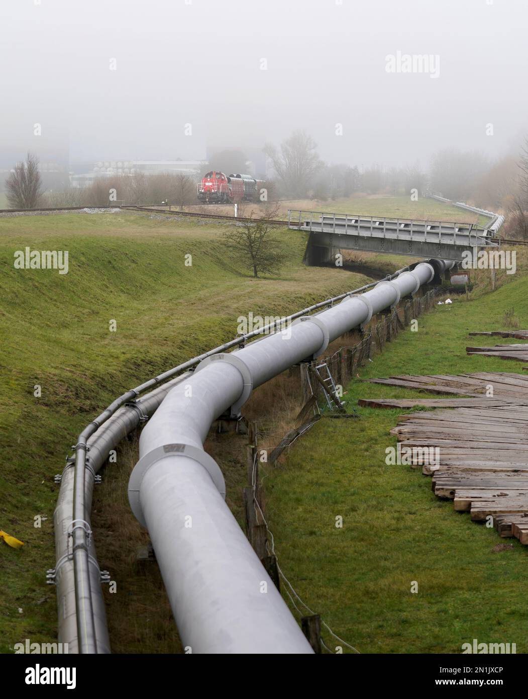 06 February 2023, Schleswig-Holstein, Brunsbüttel: A freight train ...
